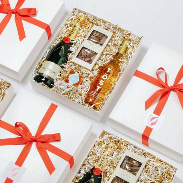 Send Champagne, Snacks, And Wine Gift Boxes Today